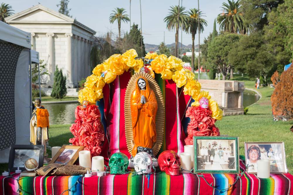 Unique (And Sometimes Dangerous) Religious Rituals Around the World ...